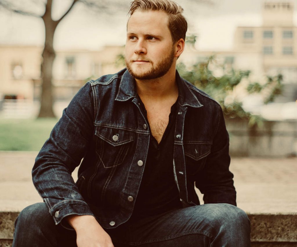 Michael Daniels "Betting on Red" Review | Front Porch Country Music Review