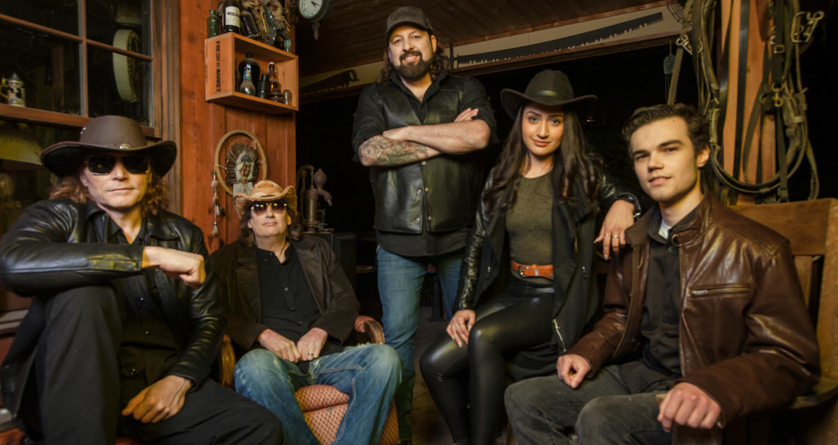 An Interview With Country Group Me and Mae | Front Porch Music