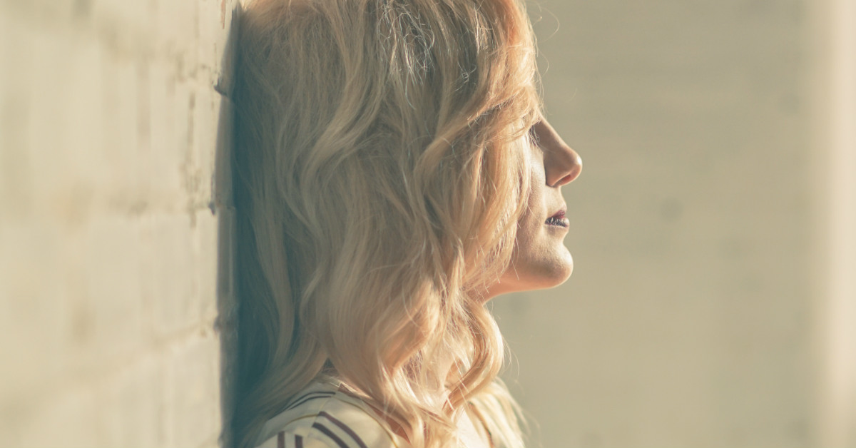 Julia Vos Talks About New Single "Stay" | Front Porch Music Interviews