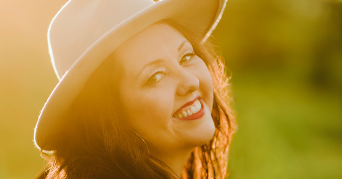 Amanda Kind Talks About Her Latest Single "Slow Dance"