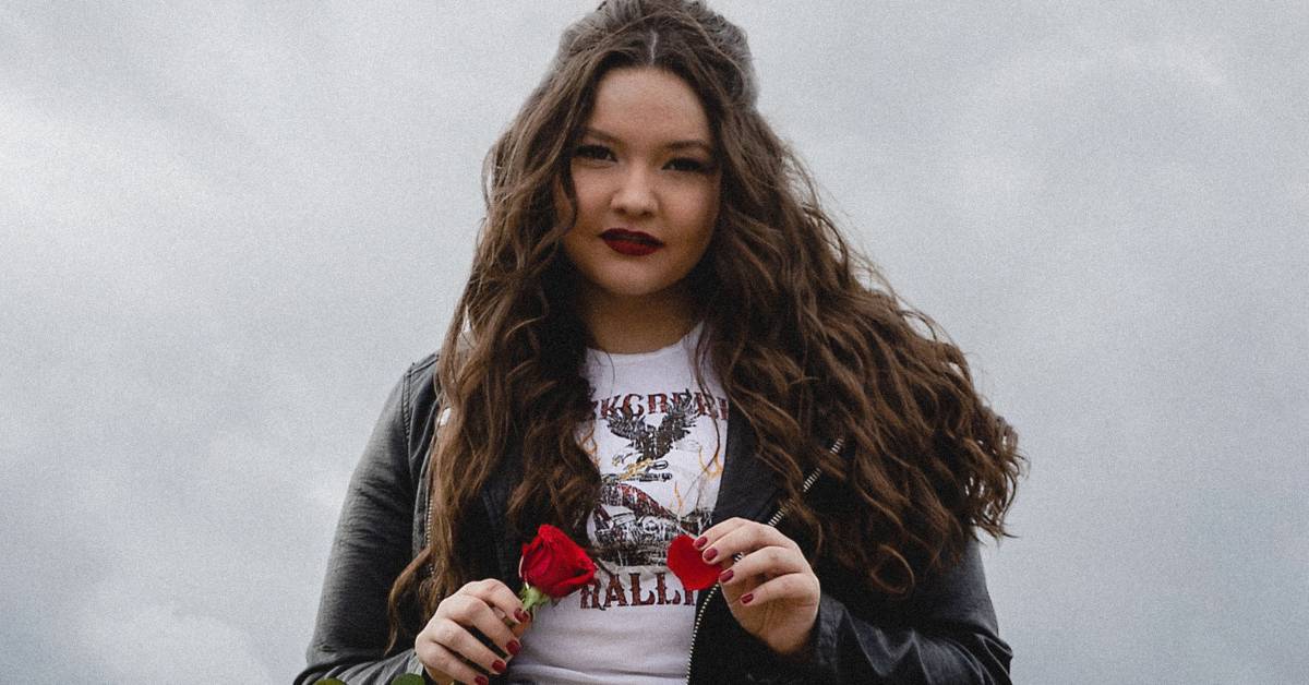 Olivia Mae Graham Finds Red Flags Look A Lot Like a “Red Rose”