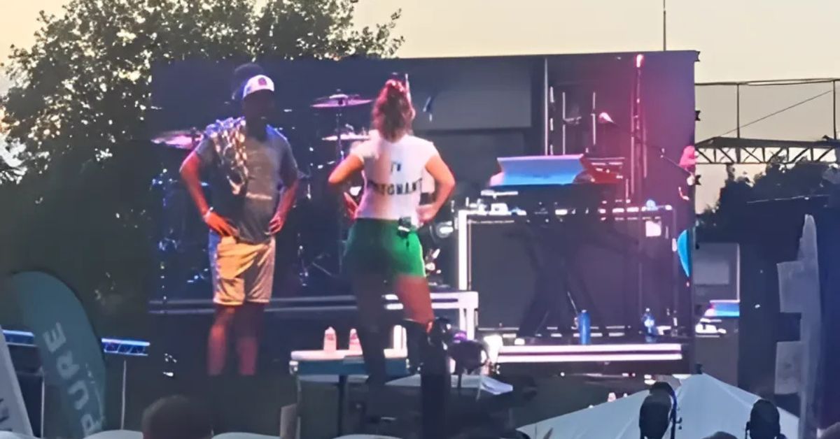 The Reklaws' Jenna Walker Announces Pregnancy on Stage at Rock the Park ...